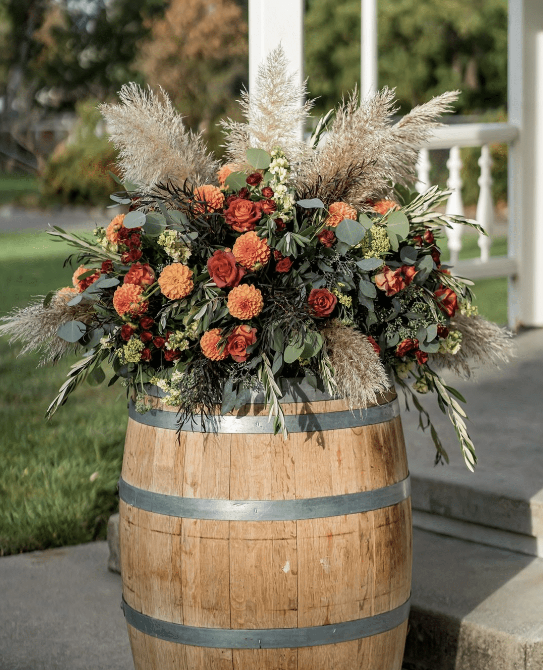 Stunning Boho Wedding Florals to Inspire Your Big Day - Modern Meets Boho