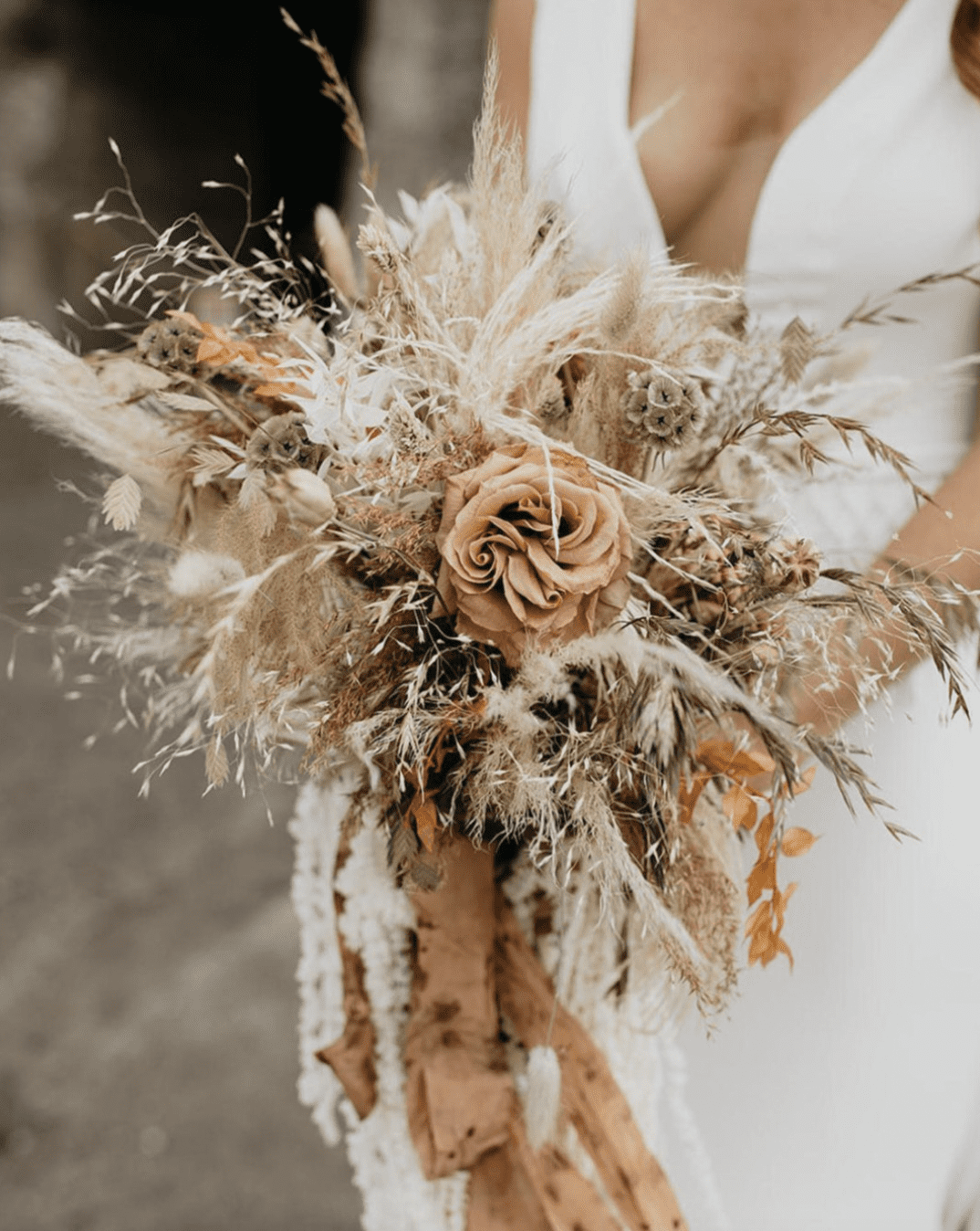 Stunning Boho Wedding Florals to Inspire Your Big Day - Modern Meets Boho