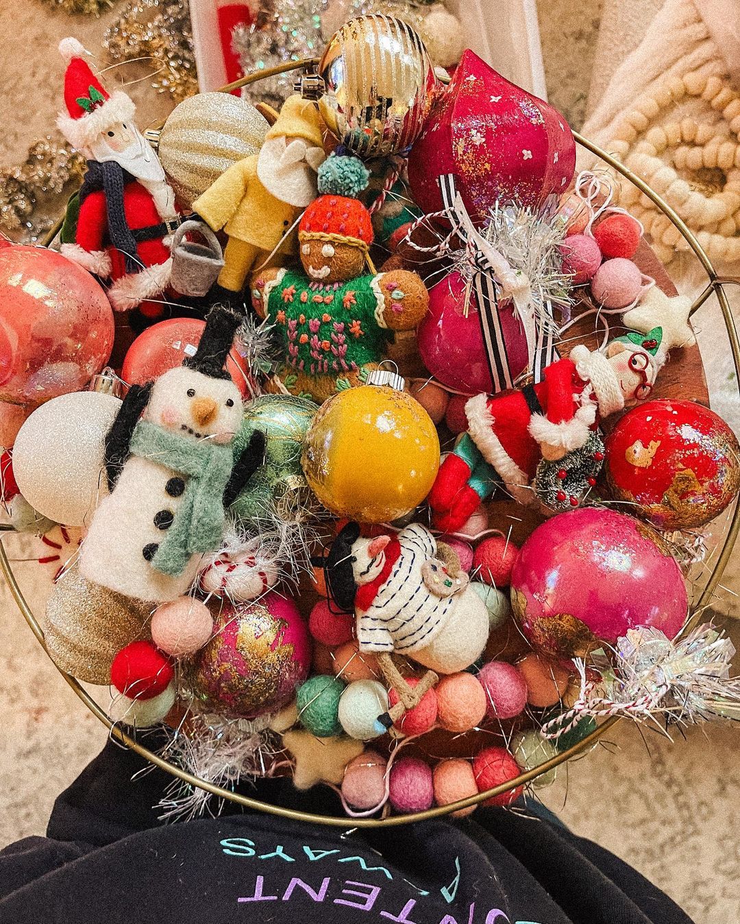 Amazing Mid-Century Modern Holiday Decor Ideas - Modern Meets Boho